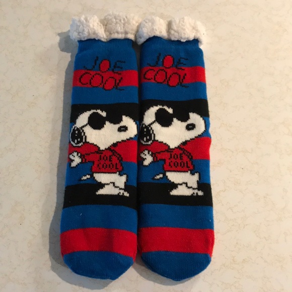 Peanuts | Accessories | Peanuts Snoopy Joe Cool Sherpa Slipper Socks ...